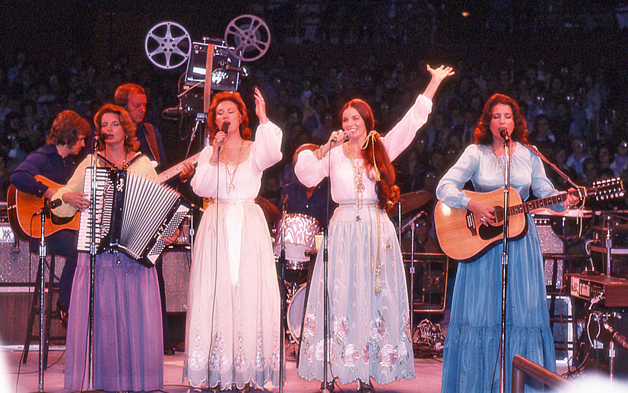 Carter Sisters 3 | GuitarInternational.com